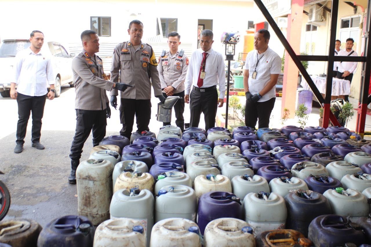 Polres Muara Enim Berhasil Mengungkap Kasus Migas Di Kota Muara Enim ... Polres Muara Enim Berhasil Mengungkap Kasus Migas Di Kota Muara Enim ...
